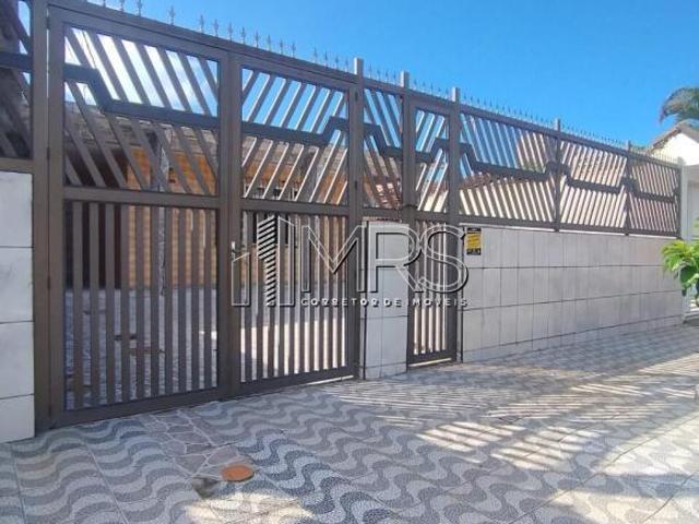 Espaçosa Casa Geminada à Venda no Real, Praia Grande 3 Quartos