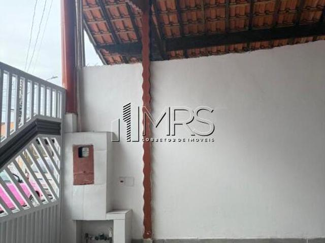 Espaçosa Casa Geminada à Venda no Real, Praia Grande 2 Quartos e Suíte