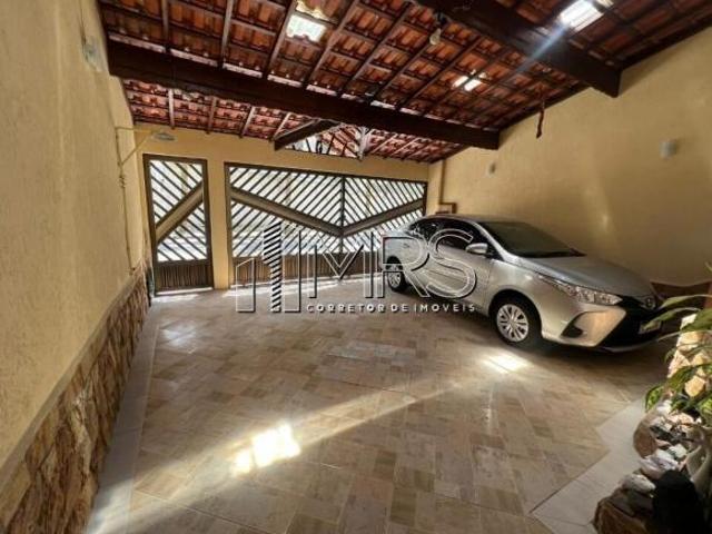 Espaçosa Casa Geminada com Piscina e 3 Quartos no Caiçara Praia Grande 100 Metros da praia
