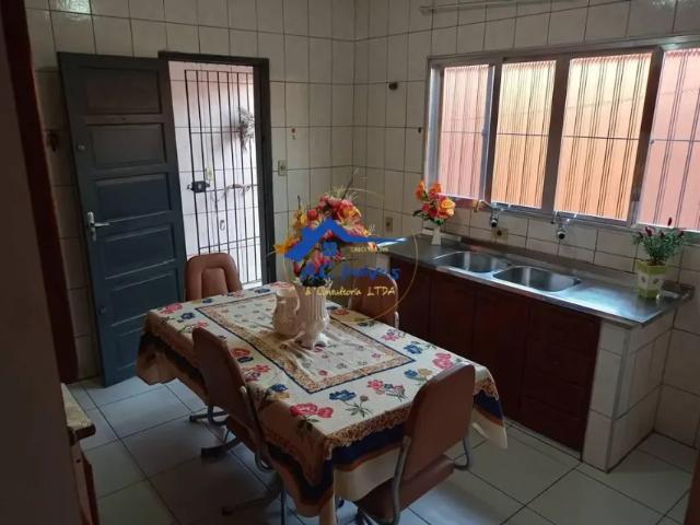 Espaçosa Casa Geminada Térrea com 3 dorms Vila Tupi Financia! Com Edícula!