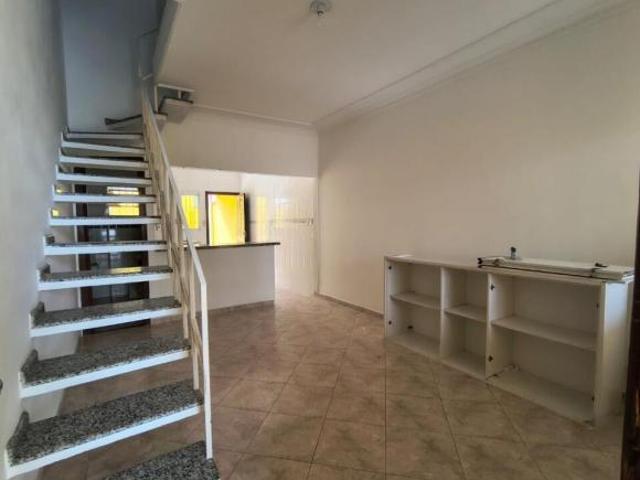 Espaçosa Casa Geminada 2 Suítes em Caiçara Praia Grande SP