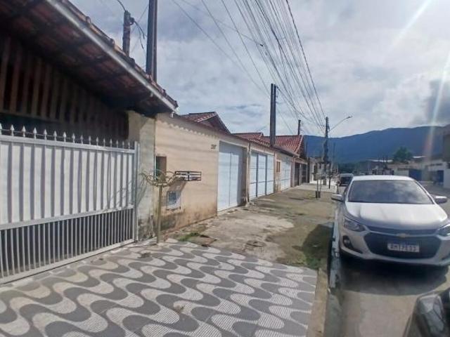 Espaçosa Casa Geminada 2 Quartos à Venda em Princesa, Praia Grande