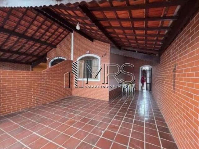 Espaçosa Casa Geminada 2 Quartos em Caiçara, Praia Grande R$405 mil