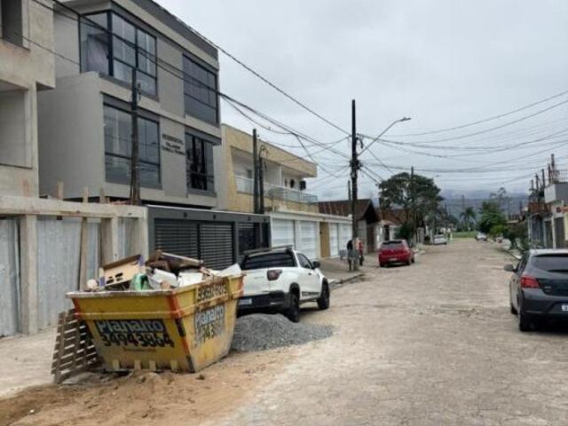 Espaçosa Casa Geminada 2 Quartos no Maracanã Praia Grande SP