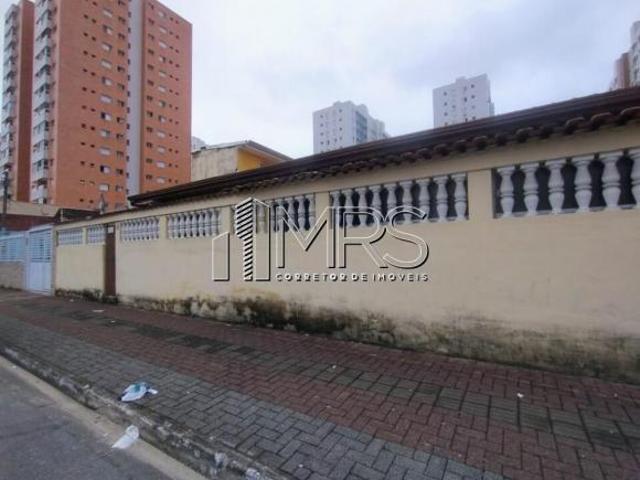Espaçosa Casa Geminada 2 Quartos no Ocian, Praia Grande R$480 mil