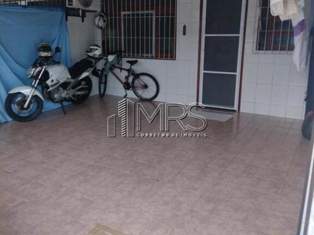 Espaçosa Casa Geminada 3 Quartos à Venda no Ocian, Praia Grande