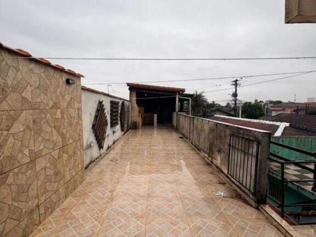 Espaçosa Casa Geminada 3 Quartos no Maracanã, Praia Grande