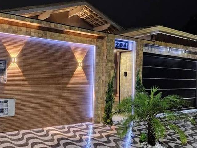 Espaçosa Casa Isolada 4 Suítes com Piscina em Caiçara, Praia Grande