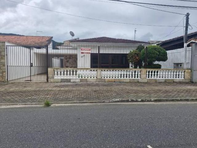 Espaçosa Casa Isolada à Venda em Balneário Florida, Praia Grande 4 Quartos