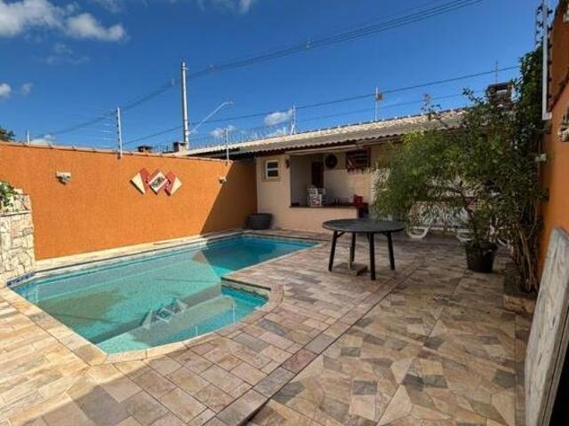 Espaçosa Casa Isolada à Venda em Caiçara, Praia Grande 3 Quartos