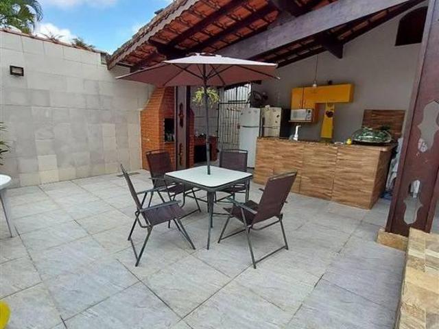 Espaçosa Casa Isolada à Venda no Balneário Flórida, Praia Grande SP