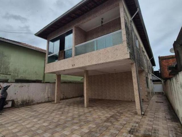 Espaçosa Casa Sobrado 2 quartos em Samambaia, Praia Grande R$250mil