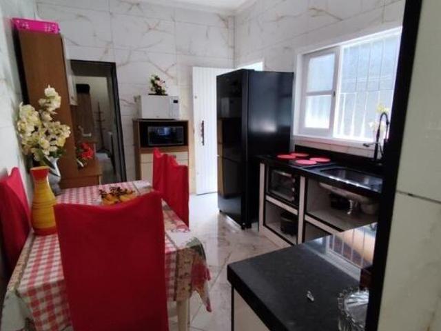 Espaçosa Casa Sobrado 4 Quartos na Vila Assunção, Praia Grande