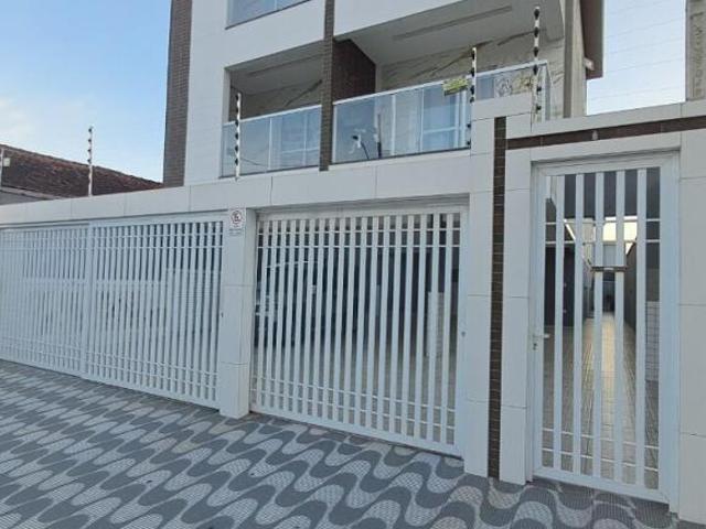 Espaçosa Casa Sobrado à Venda em Maracanã, Praia Grande 2 Suítes