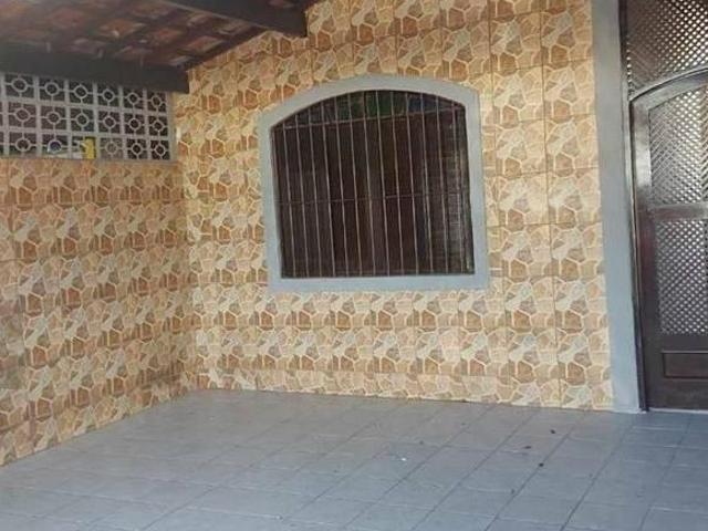 Espaçosa Casa Térrea 2 Quartos à Venda no Balneário Maracanã