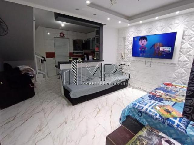 Espaçosa Casa 2 Quartos à Venda em Melvi, Praia Grande R$230 mil