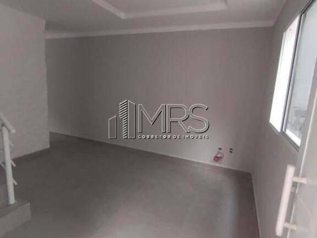 Espaçosa Casa 2 Quartos à Venda em Melvi, Praia Grande R$310 mil