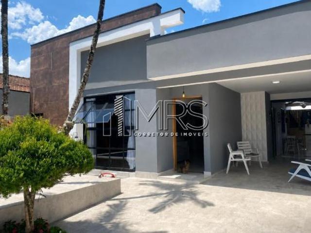 Espaçosa Casa 3 Suítes à Venda no Real, Praia Grande Piscina e Garagem