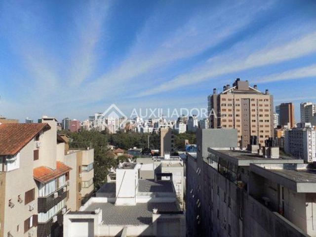 Espaçosa cobertura com vista e localização ao lado do parcão