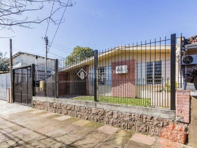 Espaçosa e mobiliada casa a duas quadras do Shop. Bourbon Assis Brasil