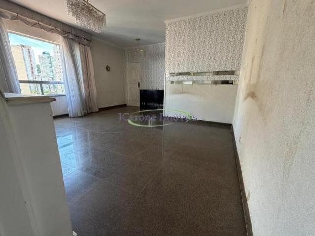 Espaçoso Apartamento a venda com Suíte e Garagem Demarcada na Pompéia, a 1 Quadra do Mar em Santos/S