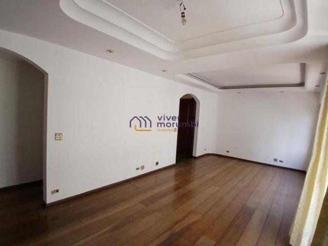 Espaçoso apartamento com 3 suites e 3 vagas em rua arborizada!