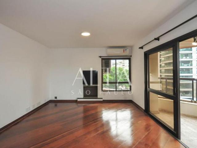 Espaçoso Apartamento com 220m², 4 suítes na melhor localização do Itaim com o Jd. Europa!