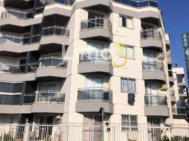 Espaçoso Apartamento de 4 Dormitórios Frente ao Mar – 2 Suítes, Churrasqueira e Garagem Privativa