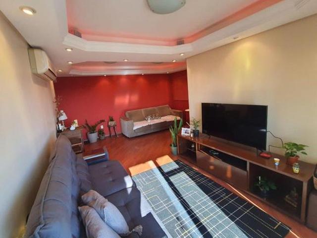 Espaçoso apartamento de 3 dormitórios com suíte e vaga de garagem e elevador no Bairro Nnonai