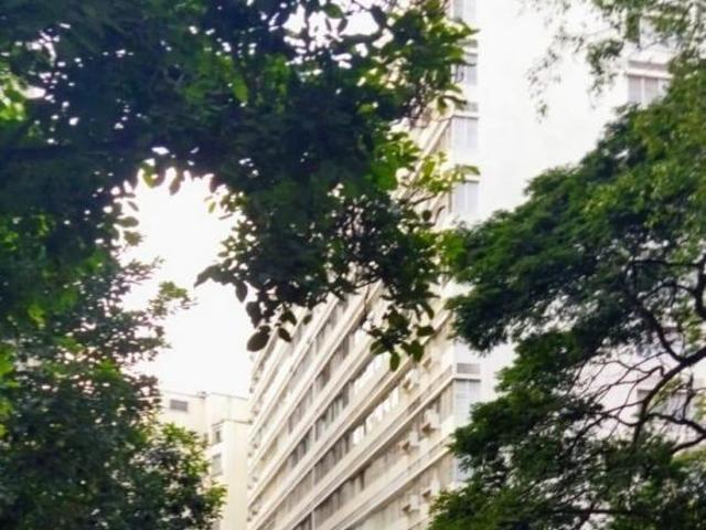 Espaçoso Apartamento de 3 Dormitórios em Higienópolis:180m² e 1 Vaga de Garagem!