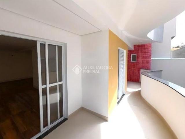 Espaçoso apartamento do tipo sem condomínio, com elevador, no Bairro Paraíso, em Santo André