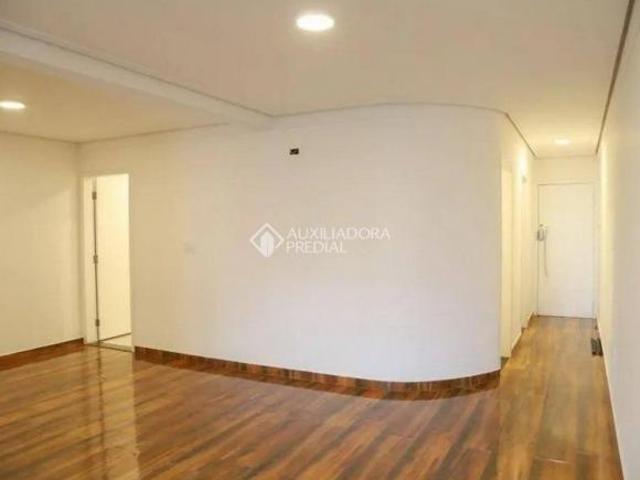 Espaçoso apartamento do tipo sem condomínio, com elevador, no Bairro Paraíso, em Santo André