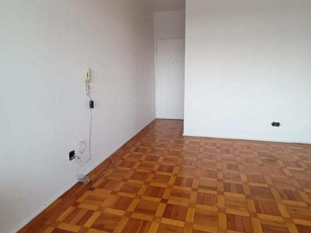 Espaçoso Apartamento no Coração de Sorocaba: 50m² de Sala, 2 Dormitórios Amplos e Vista para a Praça