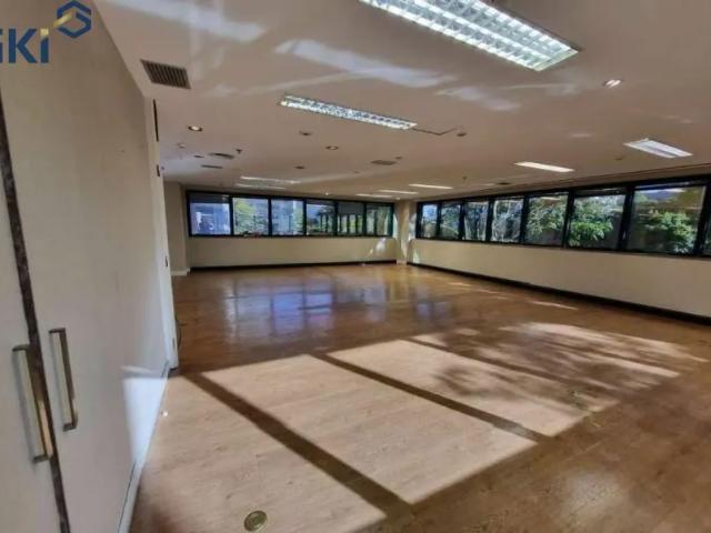 Espaçoso Conjunto no Melhor Ponto da Vila Olímpia: 214m², 5 Vagas