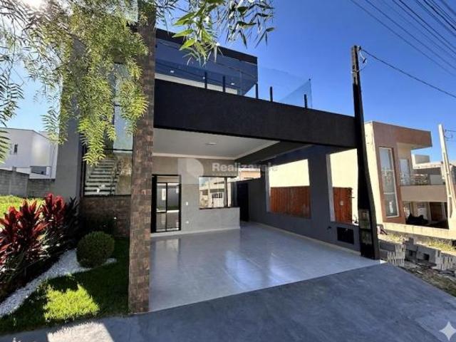 Espaçoso de Verdade! Sobrado com 170m² e Suíte com Closet em Taubaté