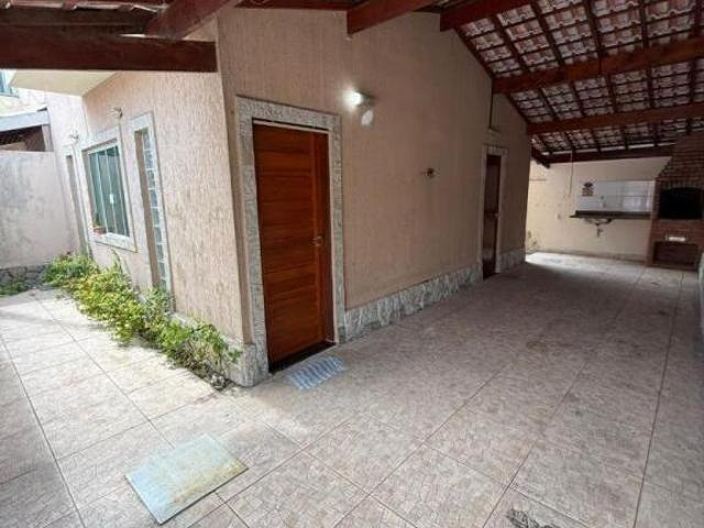 Espaçoso Sobrado à Venda no Balneário Maracanã Praia Grande 2 Suítes