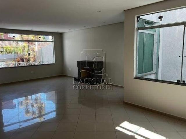 Espaçoso sobrado à venda na Vila Alzira, 360m², 4 suítes, 5 vagas, vista privilegiada