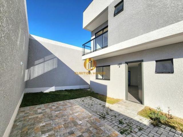 Espaçoso sobrado com 4 quartos sendo 1 suíte, 4 banheiro e rooftop em condomínio Boqueirão