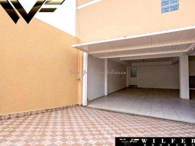 ESPAÇOSO SOBRADO TRIPLEX DE ESQUINA COM MAIS DE 26