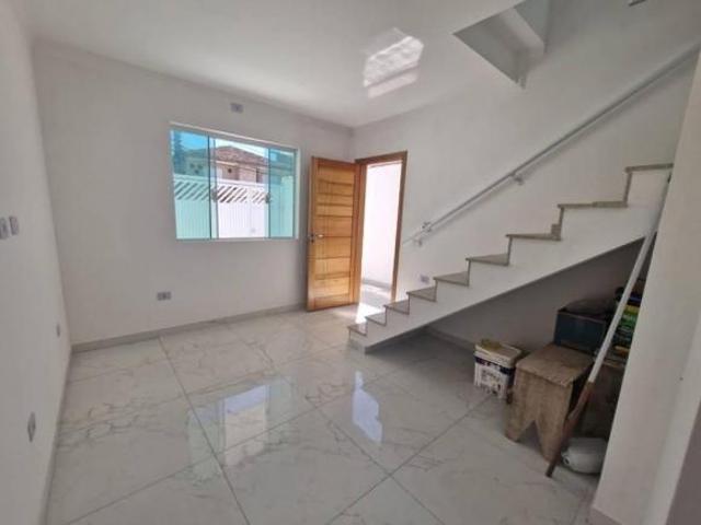 Espaçoso Sobrado 3 Suítes em Tude Bastos, Praia Grande R$630.000