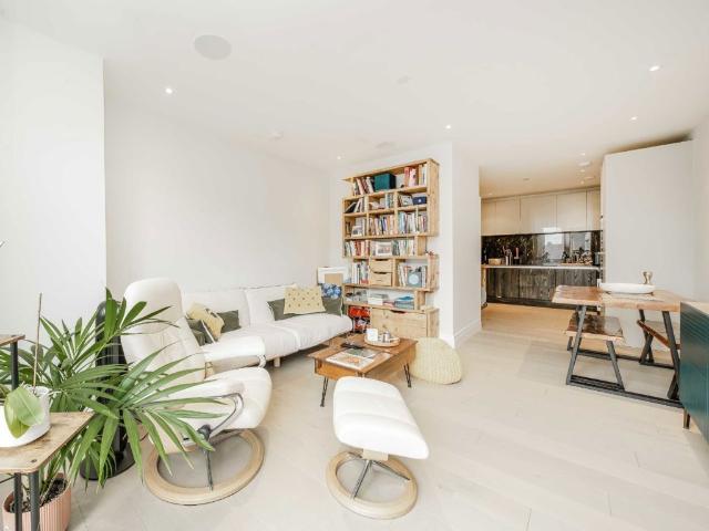 Espalier Gardens, Queen's Park NW6, 2 bed flat to rent, £3,000 pcm | PrimeLocation