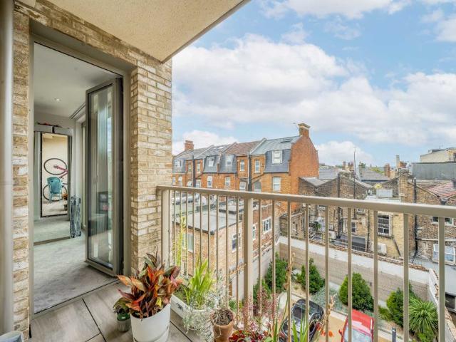 Espalier Gardens, Queen's Park, NW6, London