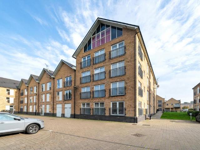 Esparto Way, South Darenth, Dartford. 2 bed apartment to rent £1,550 pcm £358 pw