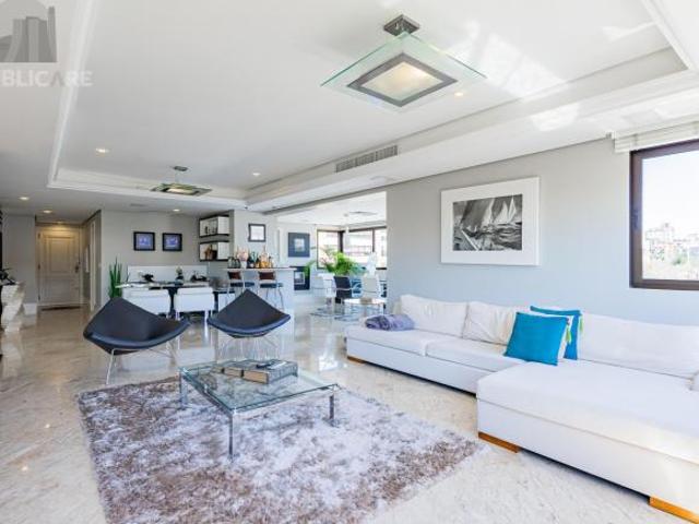Espetacular apartamento 3 suítes 3 vagas com infra completa no Moinhos de Vento