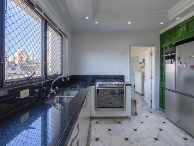 Versátil apartamento para venda em Campo Belo com 4 quartos, sendo 3 suítes, 221m² remaxares#9FGMZ