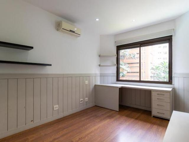 Elegante apartamento para venda em Itaim Bibi com 3 quartos, sendo 3 suítes, 197m² paulamattos#EFV