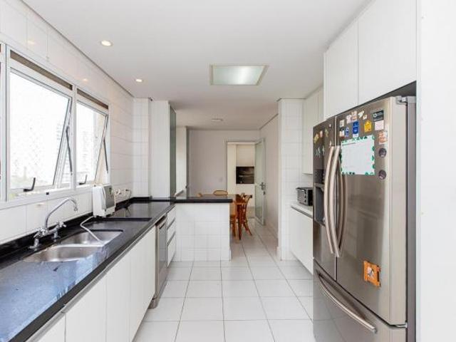 Excelente apartamento para venda em Vila Sofia com 4 quartos, sendo 4 suítes, 246m² remaxares#76BU