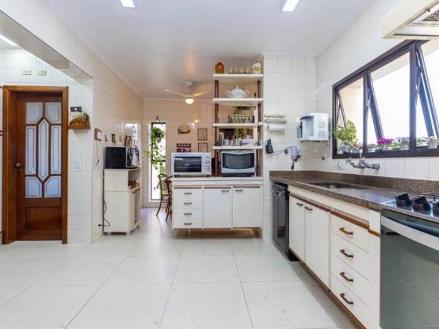Versátil apartamento para venda em Moema com 4 quartos, sendo 3 suítes, 200m² alessandramattosinho