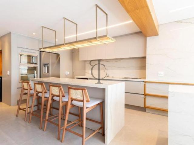 Atraente apartamento para venda em Moema com 3 quartos, sendo 3 suítes, 153m²