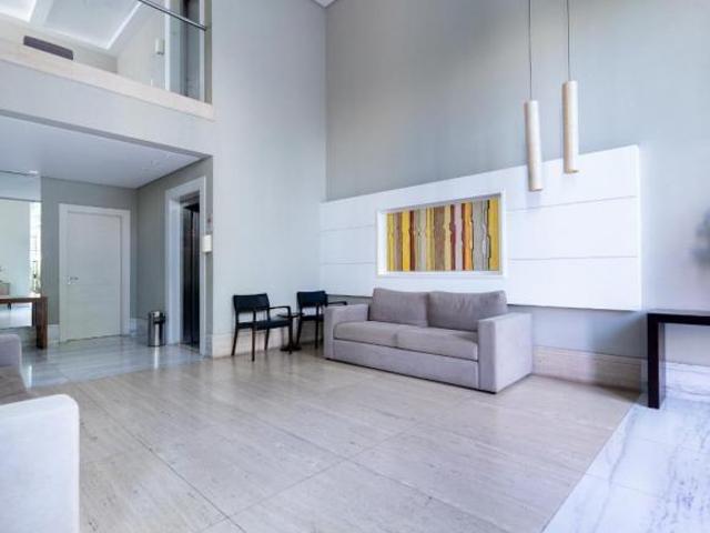 Confortável apartamento para venda em Aclimação com 4 quartos, sendo 3 suítes, 210m²